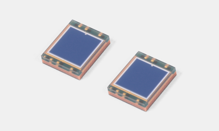 Surface-mount compatible, high-speed response Si PIN photodiode S15152 ...